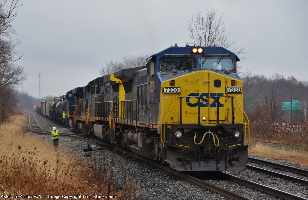 CSX 7330 ties back onto it's train.